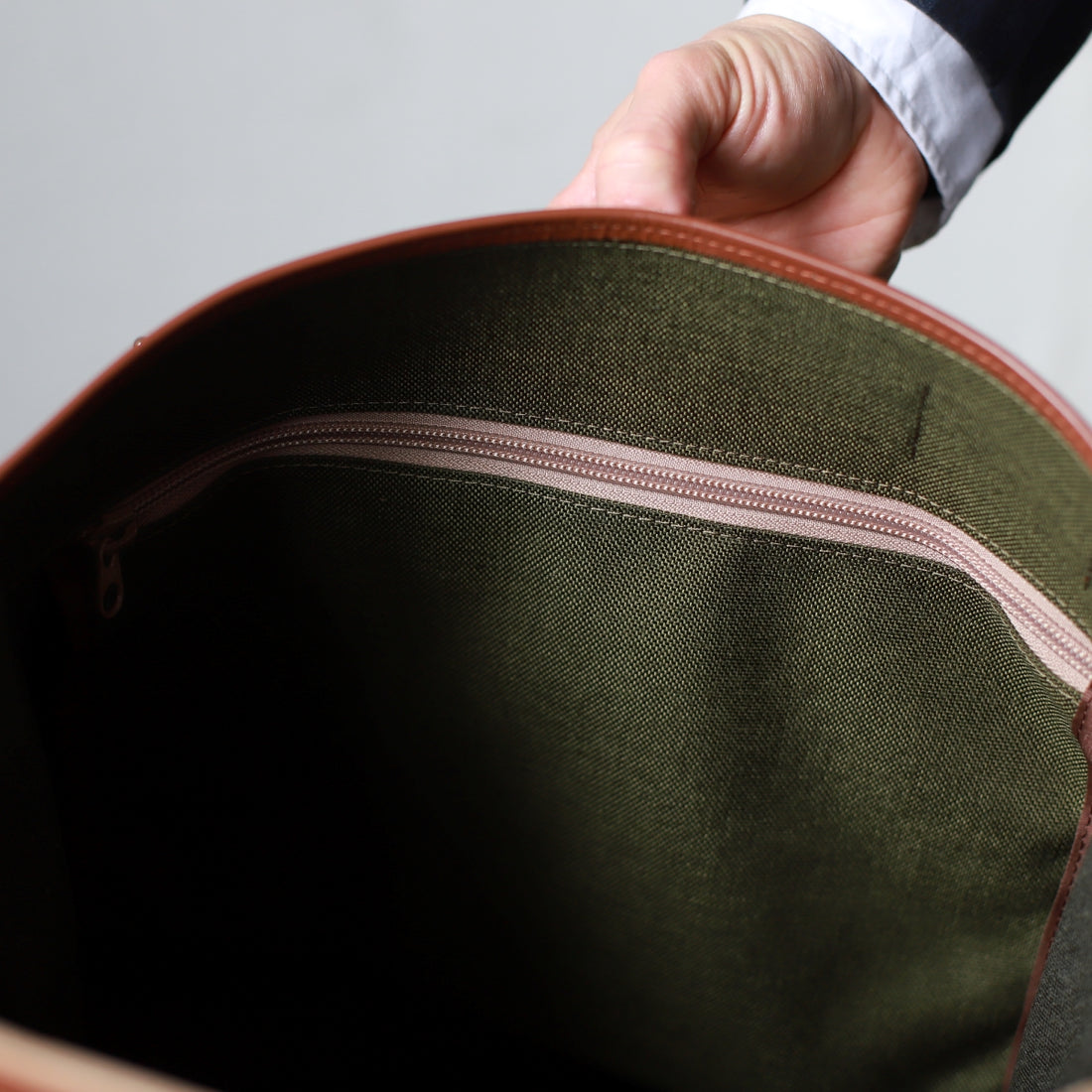 Fidlock（フィドロック）とは？｜革新的なマグネットバックルの魅力を解説 – CuirVelo